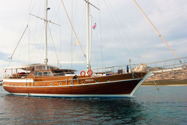 Gulet vs. Catamaran: which is the Best Charter Boat for you? - Sail ...
